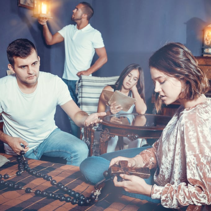 The Courtyard Horror Escape Room with Live Actors | Virgin Experience Gifts