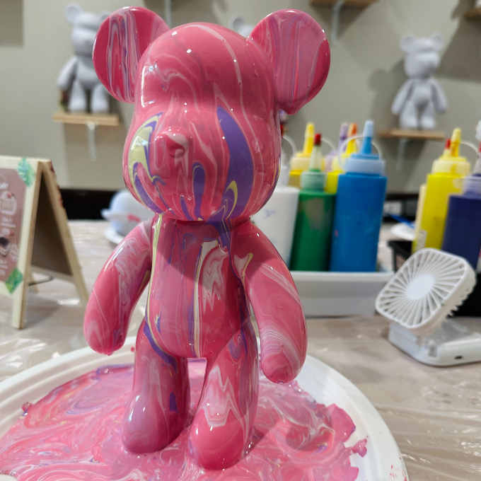 DIY Bear Model Paint Pouring Class | Virgin Experience Gifts